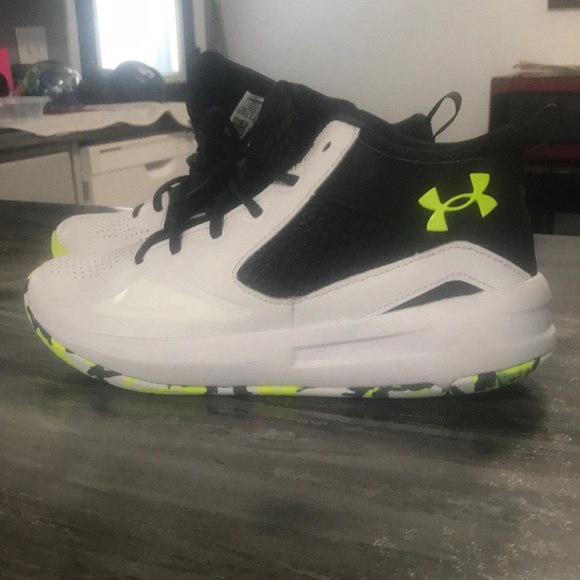Under Armour | Shoes | Mens Size 9 Under Armor Basketball Shoes | Poshmark